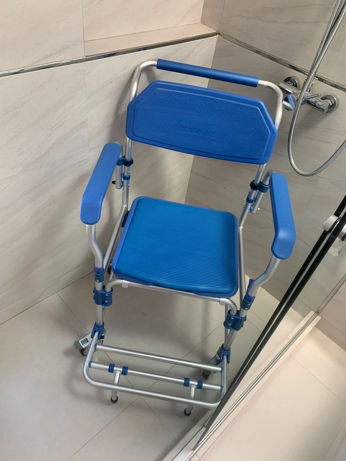 Rigid shower and toilet chair - CLASP